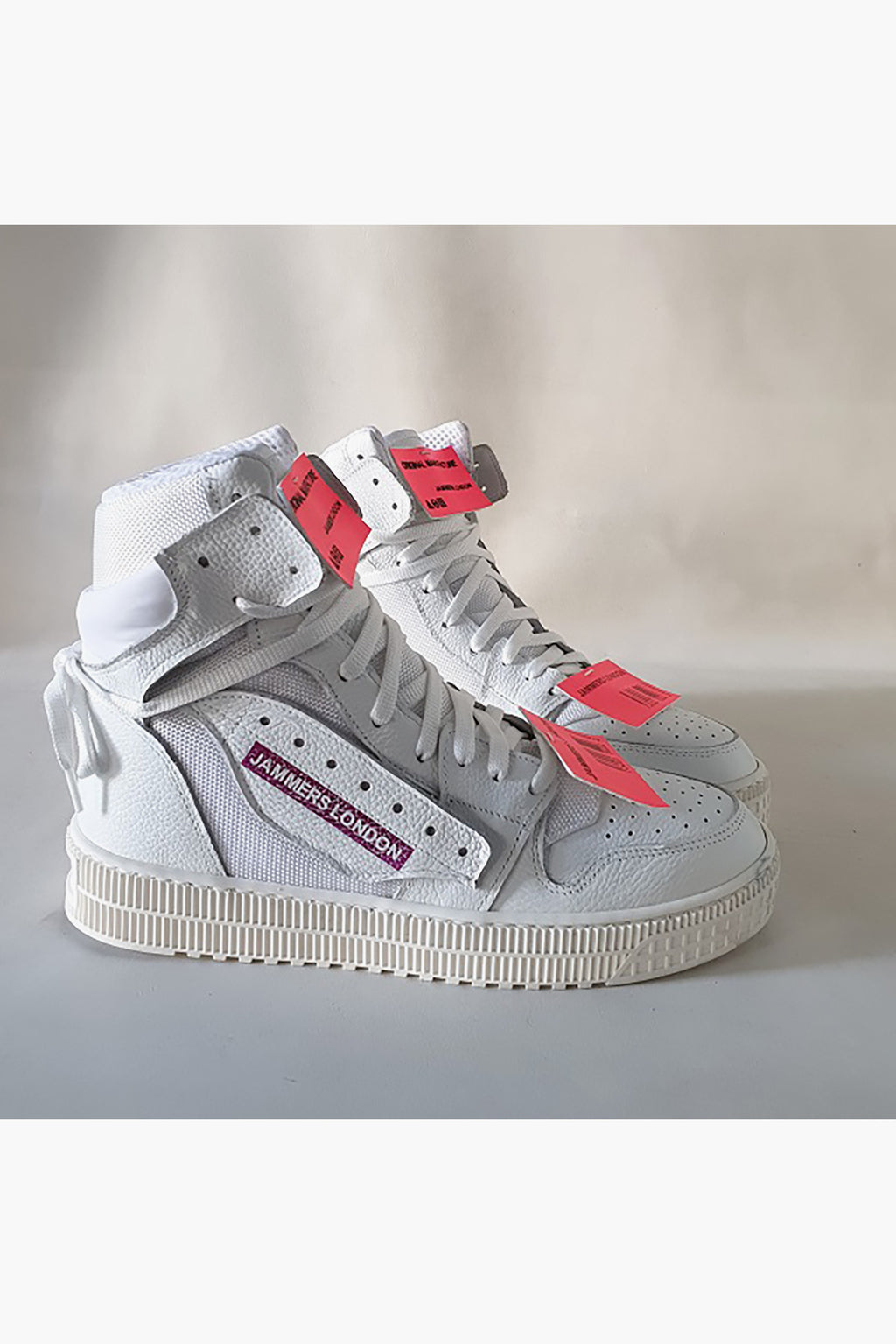 Sneakers Jammers London Liadiv pelle bianco con etichette fluo fucsia ...