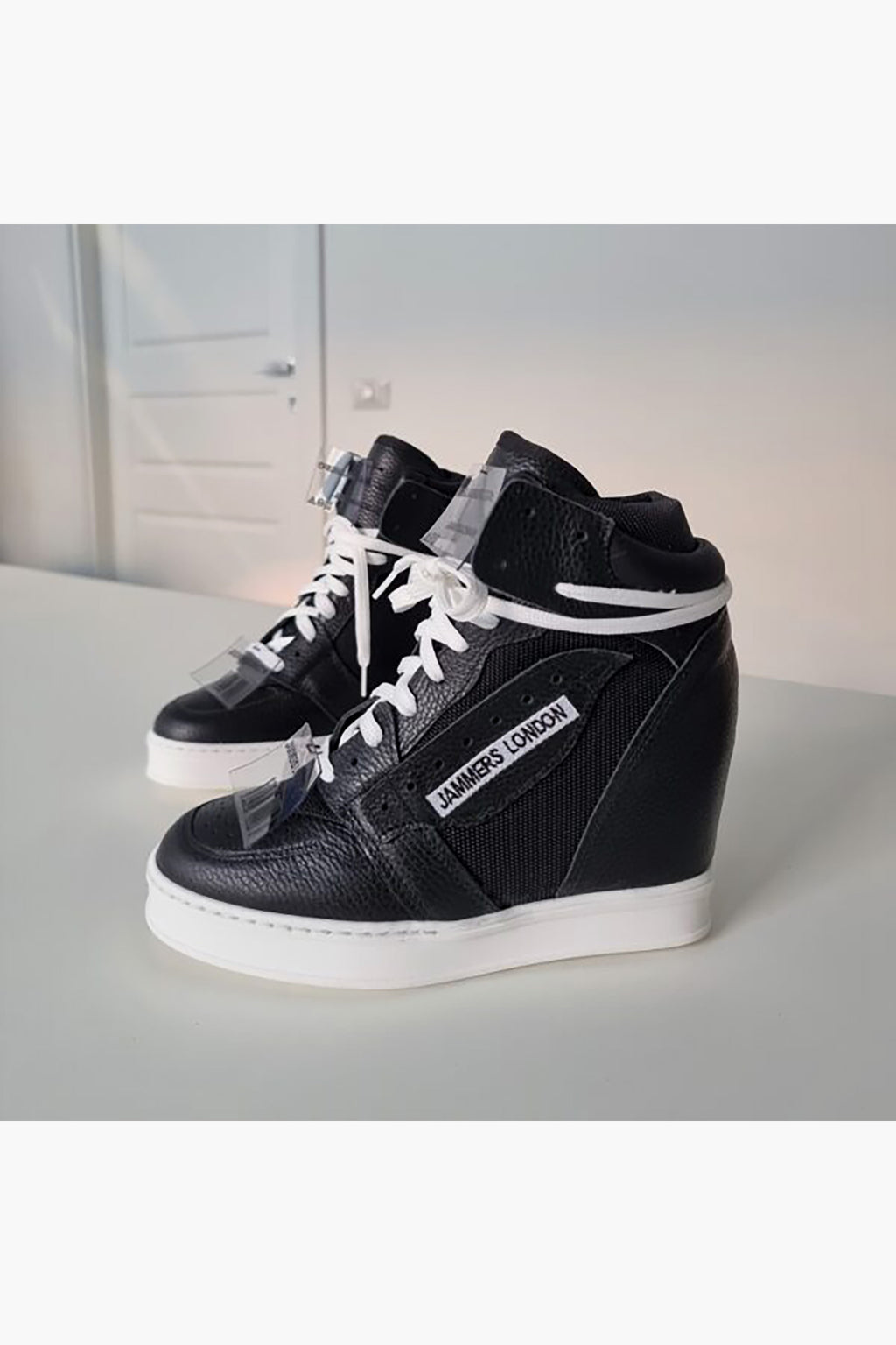 Upp Code sneakers in black leather and bee fabric – Lia Diva